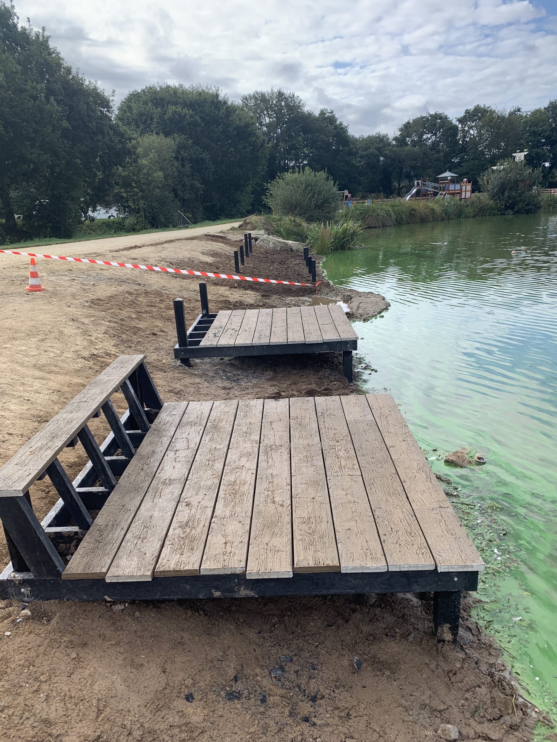 Rénovation du ponton au lac - Mairie de Bourg-Blanc